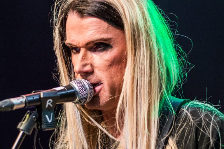 Robby Valentine zet Podium Hardenberg volledig op zijn kop - .: Maxazine