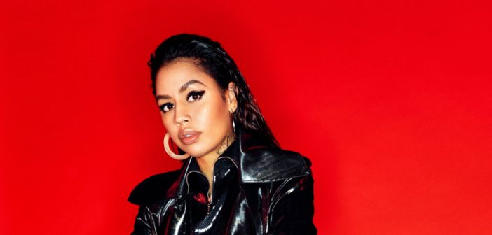 Tabitha ontvangt gouden plaat voor zowel album als single 'Hallo Met ...